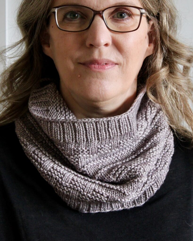 Introducing... The Square Basket Cowl! - Leah Michelle Designs